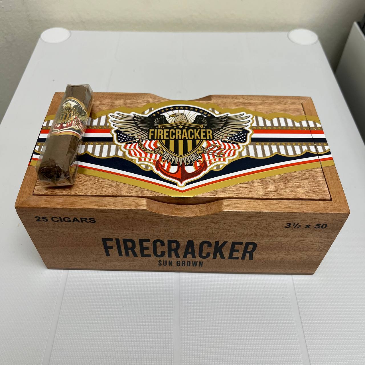 United Firecracker Short Robusto – 70Cigars